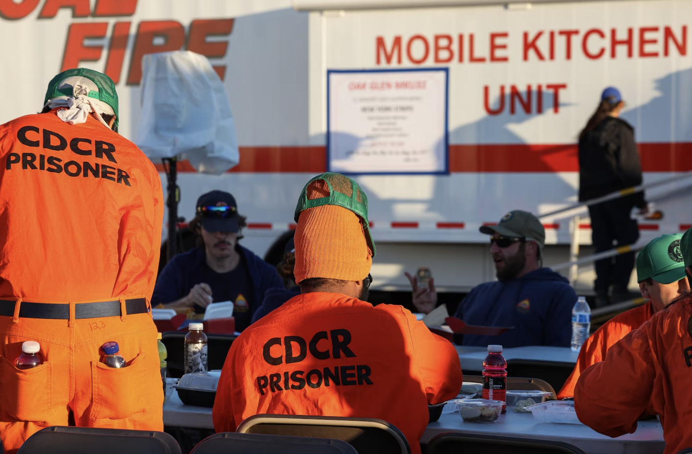 Inmate firefighters: Over 1,000 prisoners deployed to battle Los ...